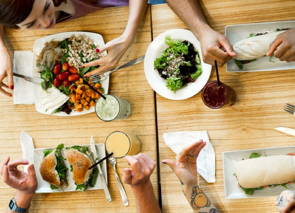 El restaurante que cobra un extra por compartir los platos - LaGulateca