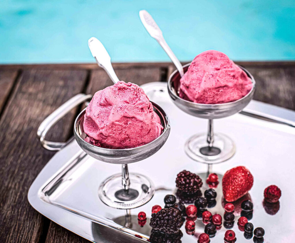 Receta fácil de helado de yogur y frutos rojos - LaGulateca